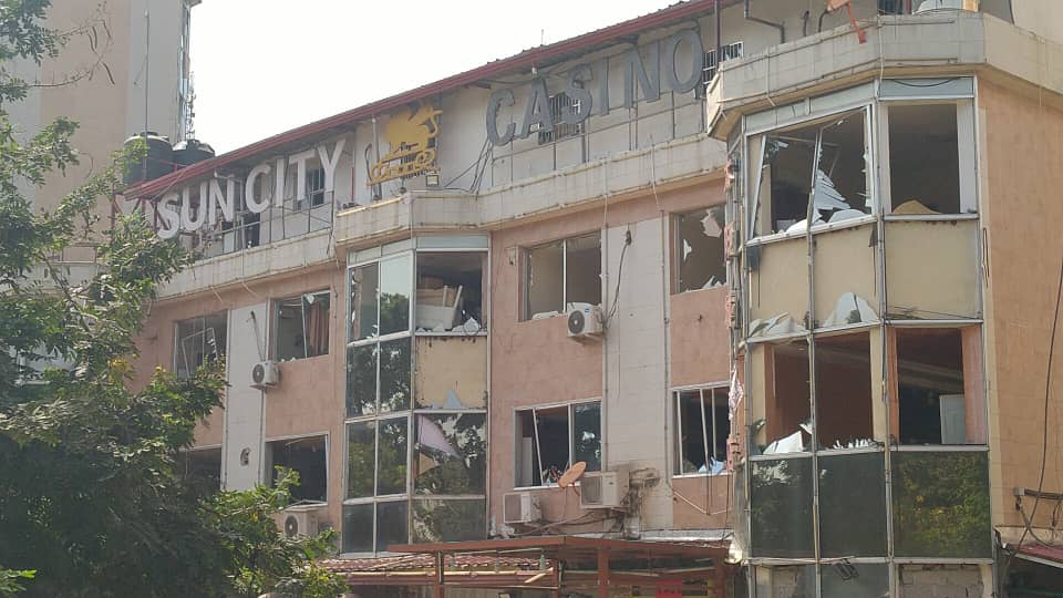 Explosion du dépôt de carburant de coronthie: des murs des maisons ...