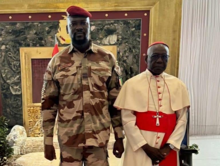 Mamadi Doumbouya soutient Robert Sarah